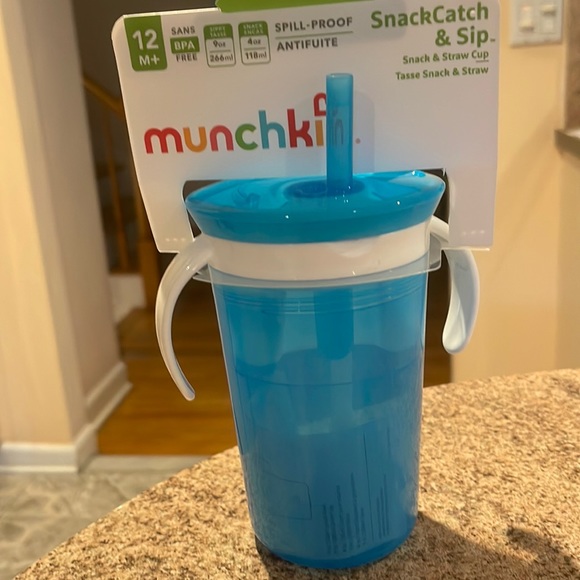 Munchkin | Dining | Munchkin Snackcatch Sip Plastic Bottle | Poshmark